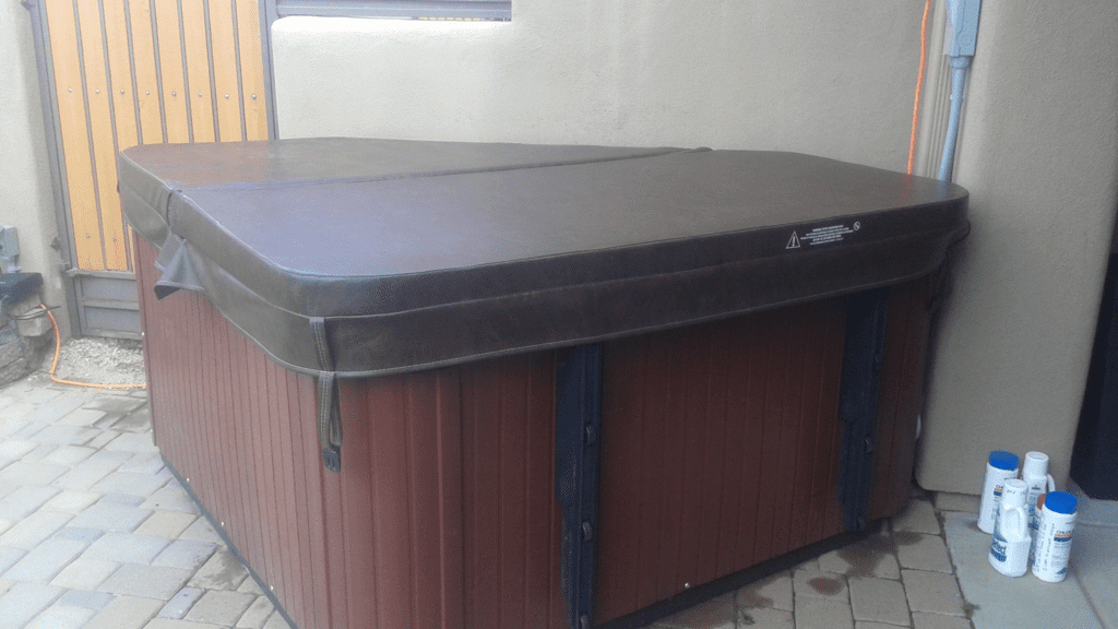 American Spa AM-628TS 2-person corner spa - Hot Tub Insider