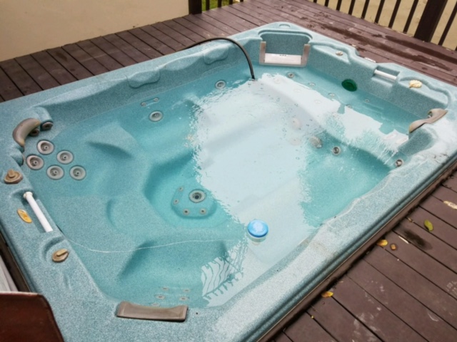 Cal Spas Eight Person Hot Tub - Hot Tub Insider