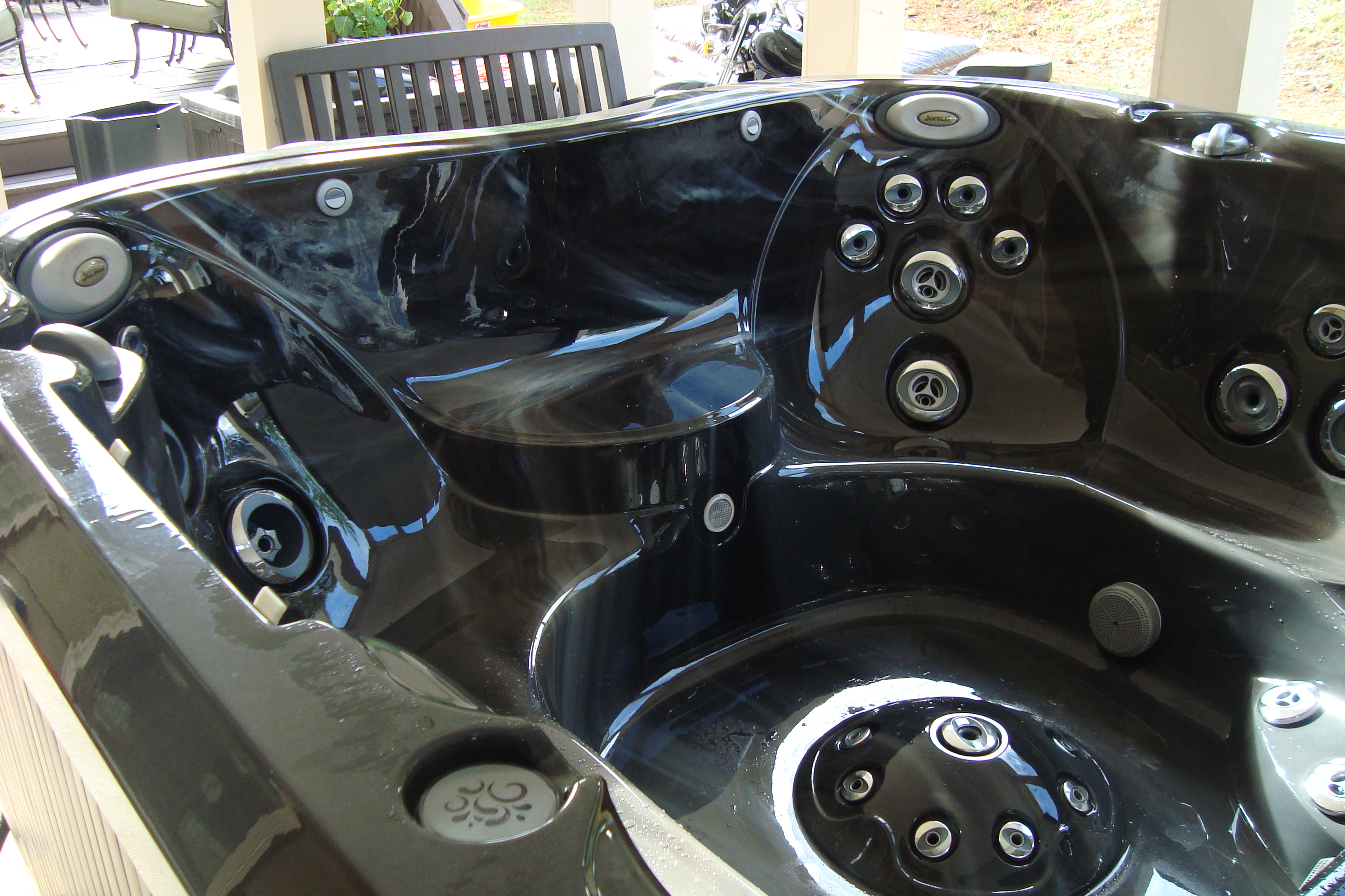 Jacuzzi J-385 Hot Tub - Hot Tub Insider