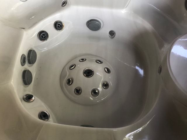 Jacuzzi J-385 - LIKE NEW - Largest Hot Tub by Jacuzzi - $8,000 (Los ...